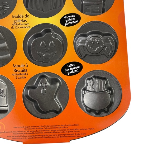 Wilton | Kitchen | Nwt Wilton Halloween Cavity Cookie Pan Bat Cat Ghost ...